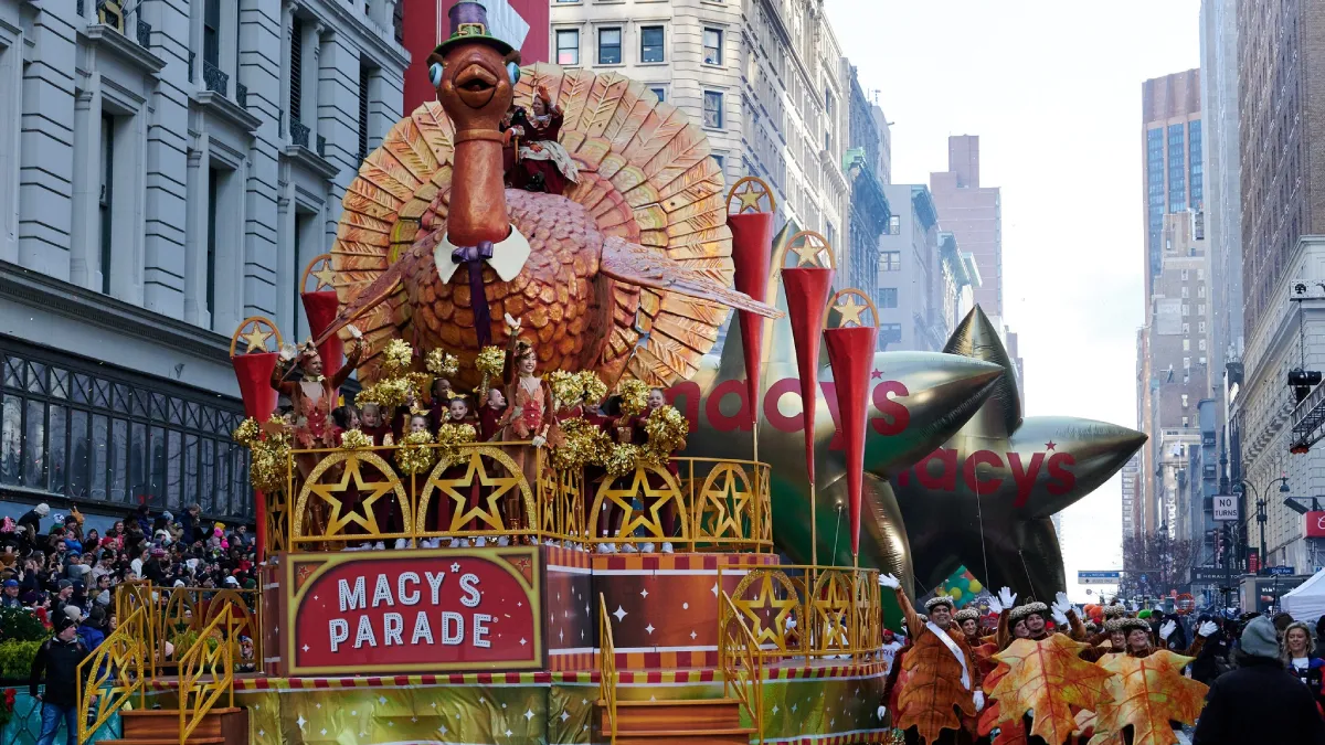 The Secret Heroes Behind the New York Thanksgiving Day Parade